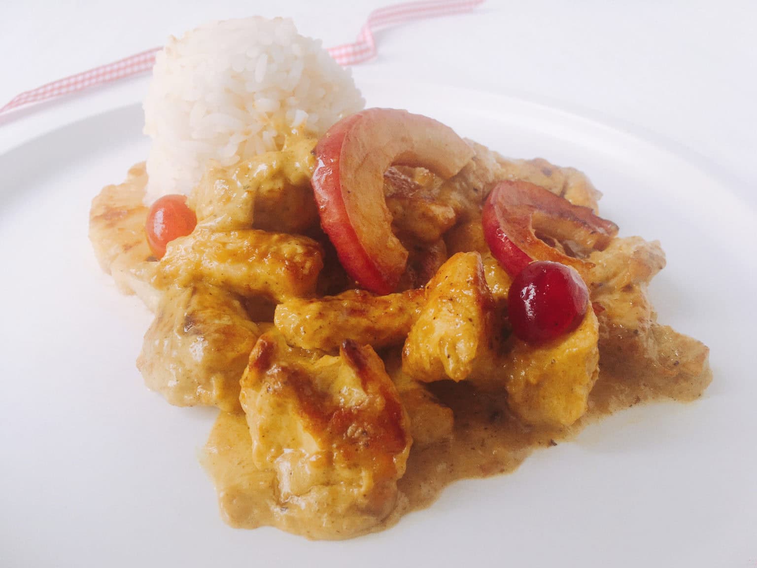 Riz Casimir : la recette suisse au curry doux et fruits poêlés