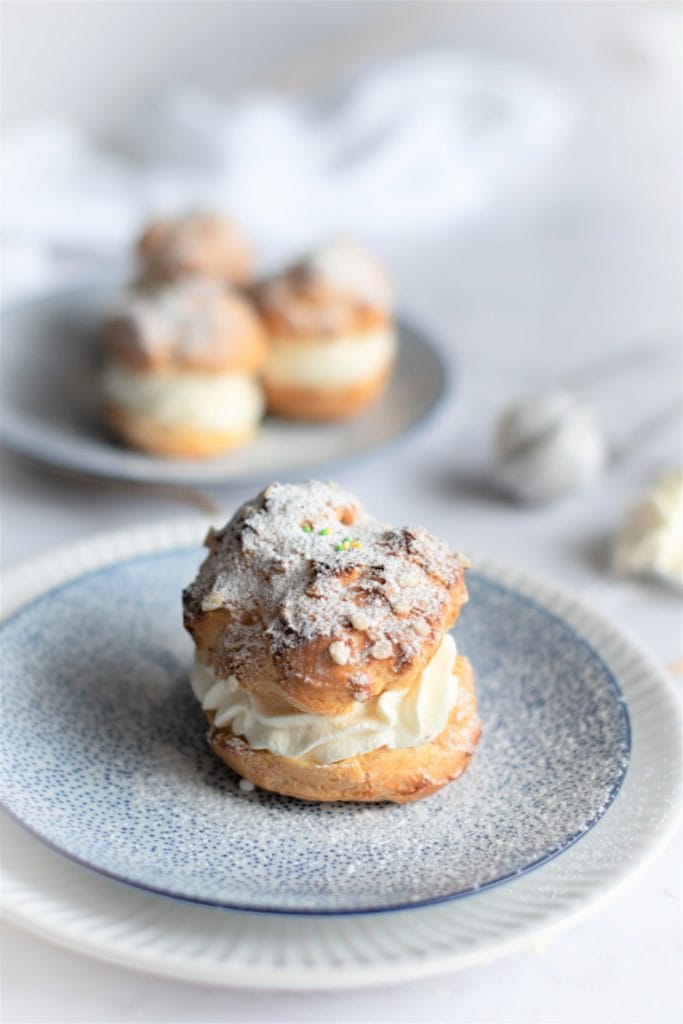 Choux à la crème maison : une pâtisserie moelleuse et délicieuse